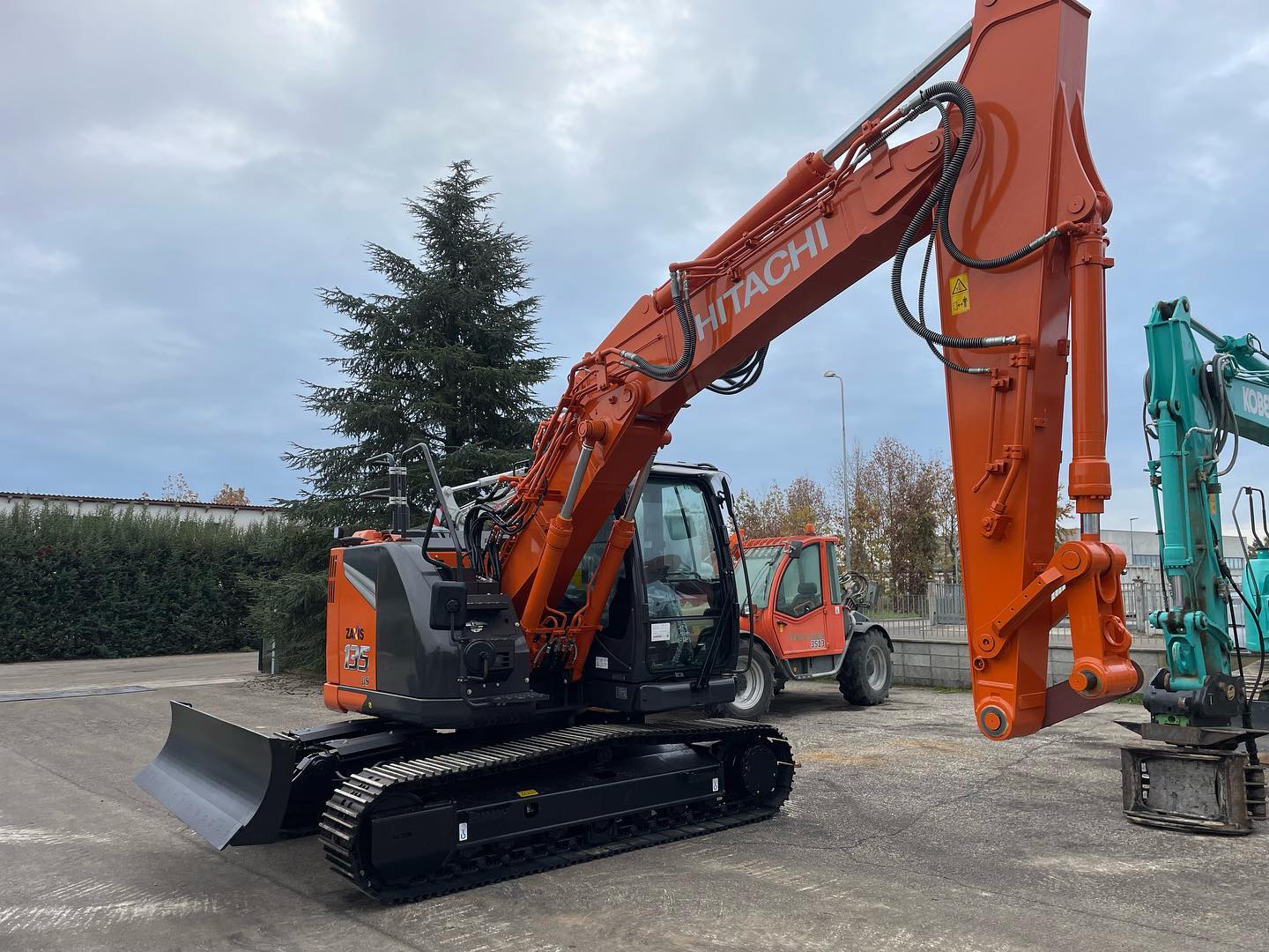 Hitachi zx 135-7 triplice In pronta consegna - Agri Trading