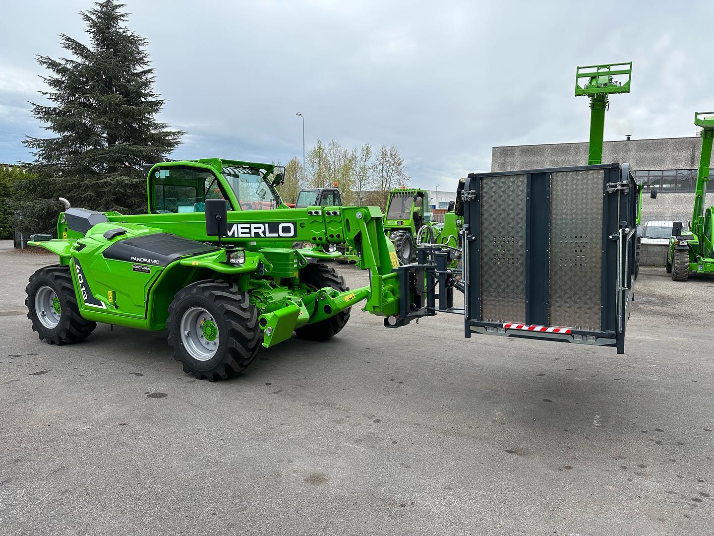 Merlo p40-13 con piattaforma - Agri Trading